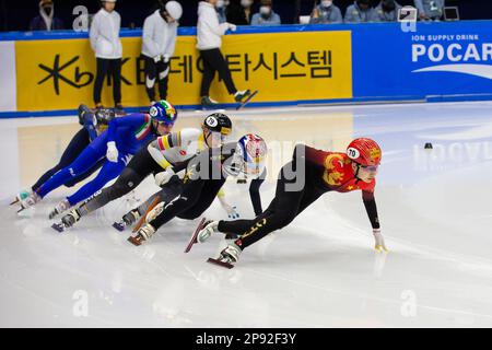 SEOUL, KOREA - MARCH 10: Gilli Kim of Korea competing on the Women's ...
