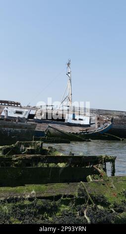 boat wrecks on the river orwell pin mill suffolk Stock Photo - Alamy