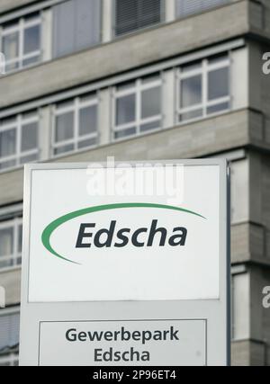 Blick auf das Logo des Autozulieferers Edscha am Werk in Remscheid am ...