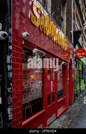 Simmons Bar London. Simmons Tottenham Court Rd at 17 Manette St, London ...