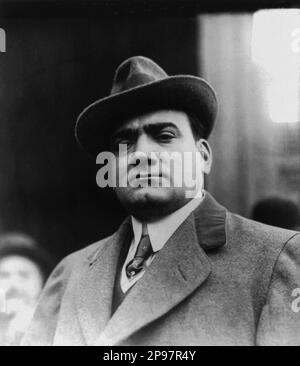 Enrico Caruso (1873-1921), with his new wife, the former Dorothy Park ...