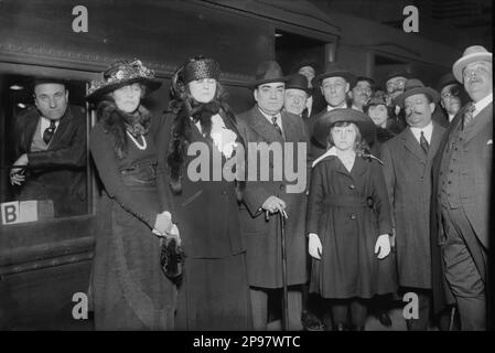 Enrico Caruso (1873-1921), with his wife, the former Dorothy Park ...