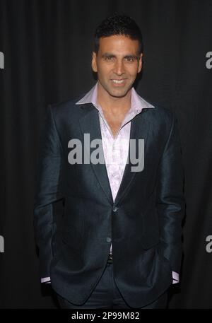 Actor Akshay Kumar attends the premiere of "Chandni Chowk To China" in ...
