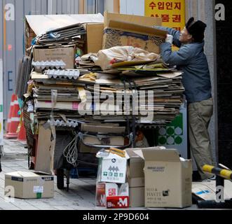 7 October 2008 - Seoul, South Korea : Suzanne Scholte (Left), president ...