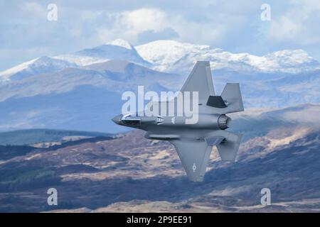 Mach Loop F-35 Stock Photo - Alamy