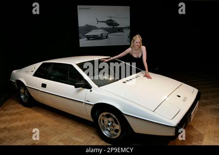 the Spy Who Loved me, 1976 James Bond 007 underwater Lotus Esprit Stock ...