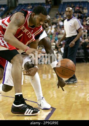 Sacramento Kings guard Bobby Jackson, left, puts his arm around ...