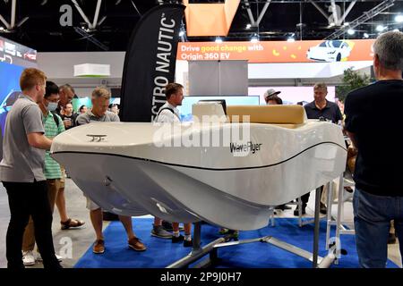 Electro Nautic’s Wave Flyer Volare, an advanced electric hydrofoil ...