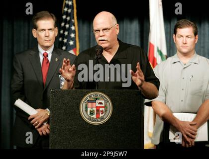 Los Angeles police "cold case" detective Rick Jackson, at podium ...