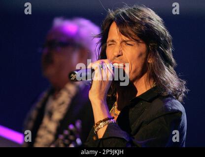 Lead Singer Kelly Hansen of the rock band Foreigner, during a live ...