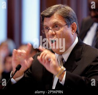 Illinois Sen. James A. DeLeo, D-Chicago, argues ethics legislation ...