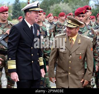 Members of the Macedonian Army Special Operations Regiment practice ...