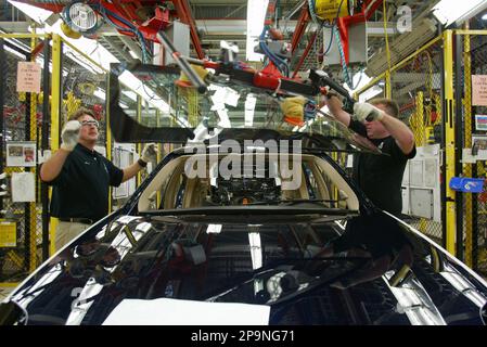 Windshield Assembly General Motors Assembly Plant St. Therese Quebec ...
