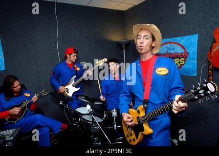 Imagination Movers Scott Durbin and Dave Poche encourage kids to get up ...