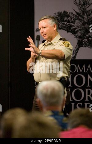 Former Oklahoma Highway Patrol officer Charlie Hanger speaks to a crowd ...