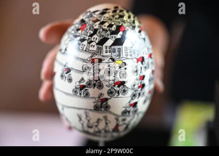 11 March 2023, Baden-Württemberg, Wangen im Allgäu: Artist Karin Meier ...