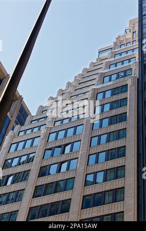 NYC Financial District: 101 Wall Street, a white brick-and-stone Art ...
