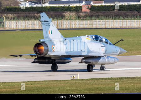Indian Air Force Mirage 2000 jet in flight Stock Photo - Alamy