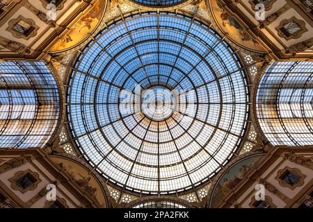 Architecture in Milan fashion Gallery, Italy. Dome roof architectural ...