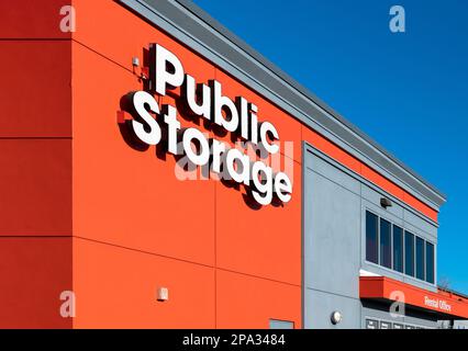 Public Storage self storage facility in Naples, Florida Stock Photo - Alamy