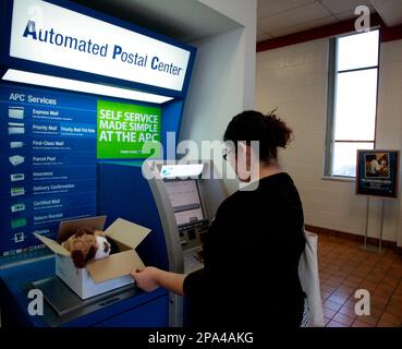 A post office Automated Postal Center self service automatic mailing ...
