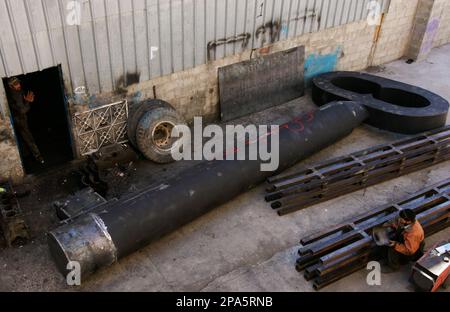 A key, symbol of the palestinian right of return, at the entrance of ...