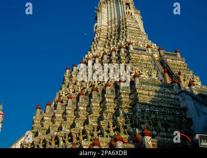 Temple of Dawn, is a stunning riverside temple in Bangkok. Its iconic ...