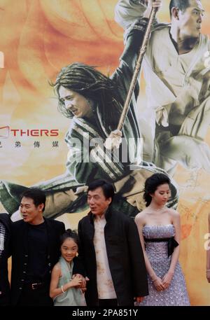 THE FORBIDDEN KINGDOM, Jackie CHAN (left), Jet Li as The Monkey King ...