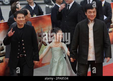 THE FORBIDDEN KINGDOM, Jackie CHAN (left), Jet Li as The Monkey King ...