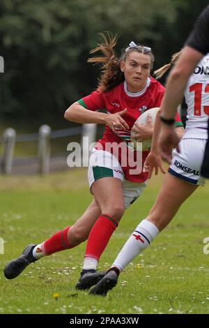 Bryonie King, Welsh Rugby player, representing Cardiff Demons rugby ...