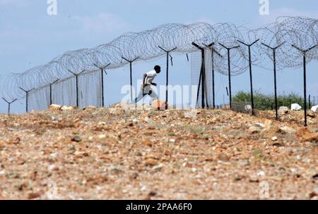 A Zimbabwean man flees across border at Beitbridge Border Post in ...