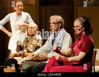 Oliver Muelich in der Rolle des Kevin, Sigrid Hauser in der Rolle der ...
