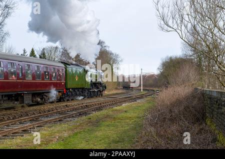 Flying Scotsman departs Ramsbottom Station on the East Lancashire ...