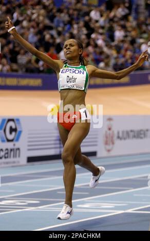 Ethiopia's Meseret Defar crosses the line first to win the Women's ...
