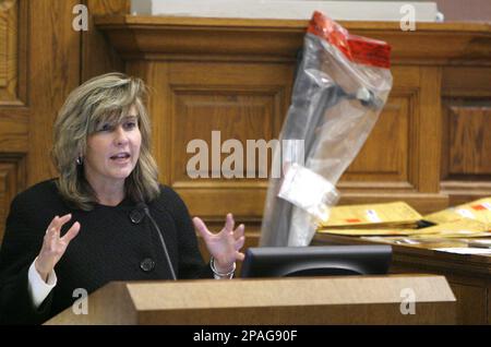 Defense attorney Carolyn K. Ranke gives closing arguments in the Cutts ...
