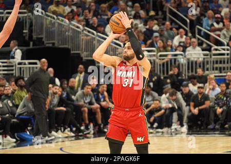 Miami Heat guard Max Strus (31) drives to the basket against Boston ...