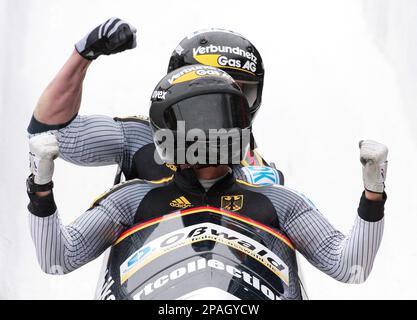Pilot Matthias Hoepfner and brakeman Alex Mann from Germany celebrate ...