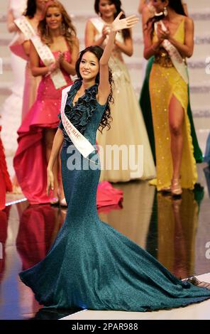 Miss China Zhang Zhi Li waves to her fans after won the Miss World 2007 ...