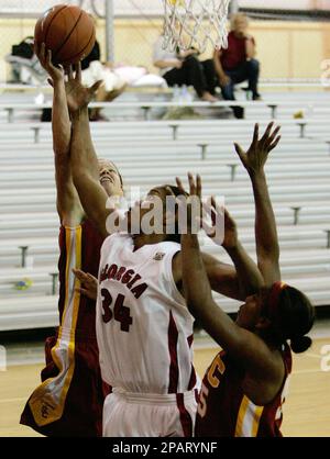 Southern California's Morghan Medlock, center, tries to drive to the ...