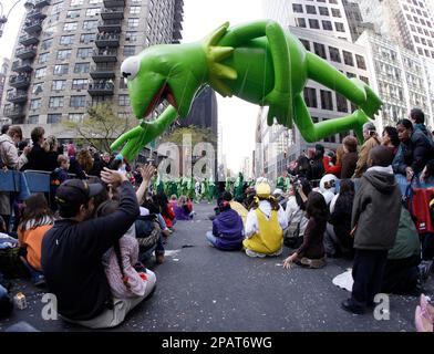 Thanksgiving Parade New York. Kermit the Frog Balloon. Macy's ...