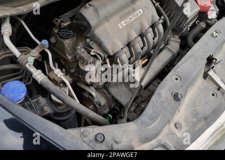 Honda Civic VIII with open boot, showing engine Stock Photo - Alamy