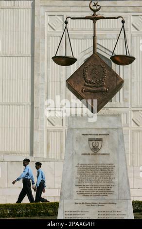 Beam balance is the symbol of the Justice Stock Photo - Alamy