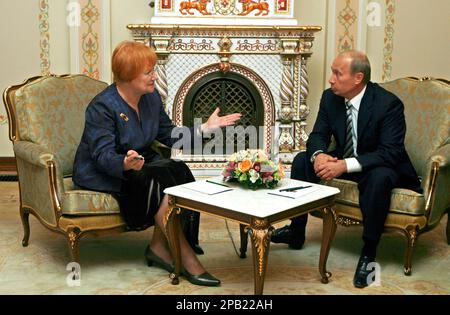 Finnish President Tarja Halonen and Russian President Vladimir Putin at ...