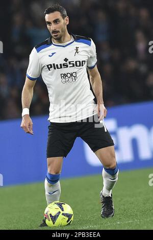 Rasmus Hojlund of SSC Napoli and Diego Carlos of Como 1907 compete for ...