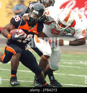 Oregon State's Yvenson Bernard (26) leaps in for a fourth-quarter ...