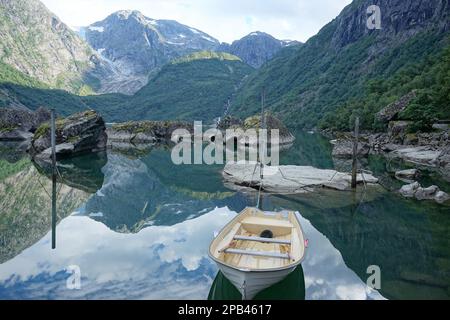 Bondhusvatnet, Bondhusbreen, Bondhusdalen, Folgefonn, Maurangerfjord ...