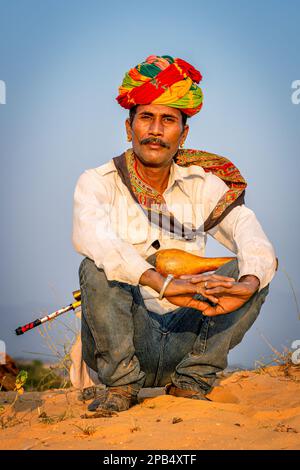 Rajasthan, India - portrait of a gypsy man in Pushkar Stock Photo - Alamy