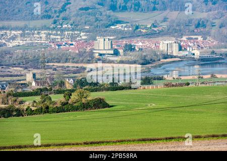 View across the River Medway, from the Lockmeadow Millennium Bridge of ...