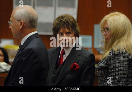 Phil Spector looks around during his murder trial at Los Angeles ...