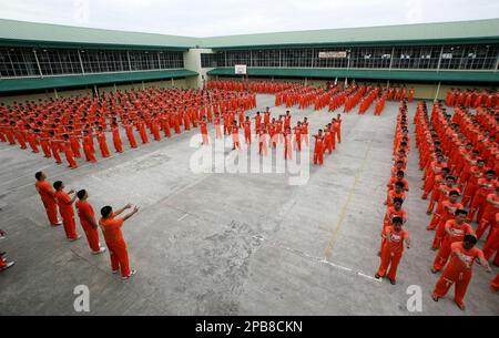 Filipino inmates dance as part of their morning workout at the Cebu ...